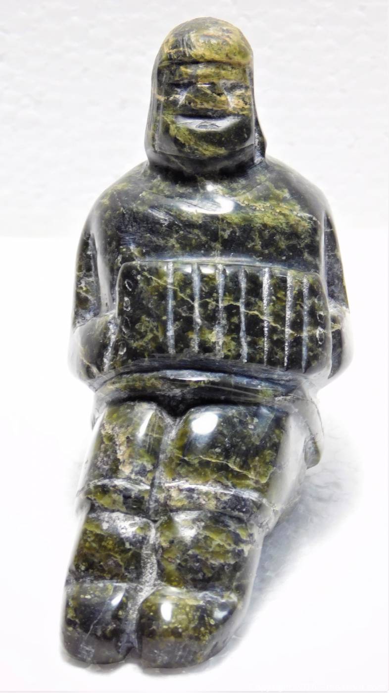 Serpentine Inuit carving by Mosa Ragee | Maxsold