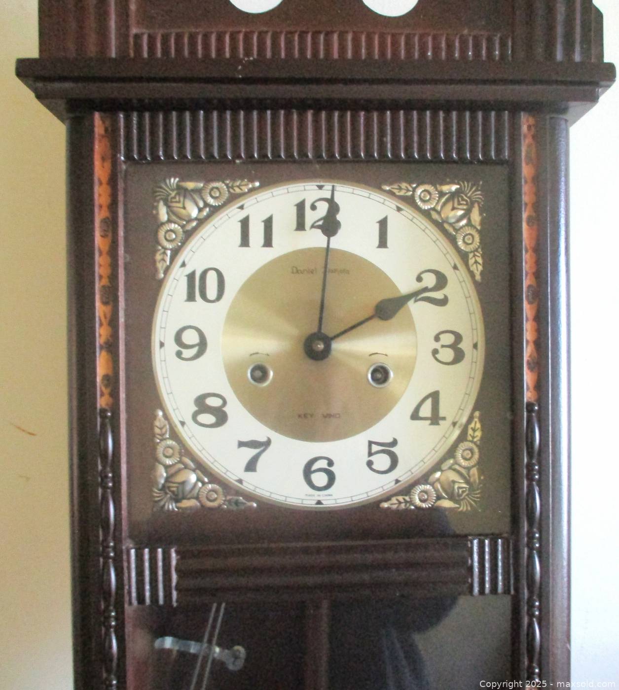 Daniel Dakota pendulum wall clock with key | Maxsold