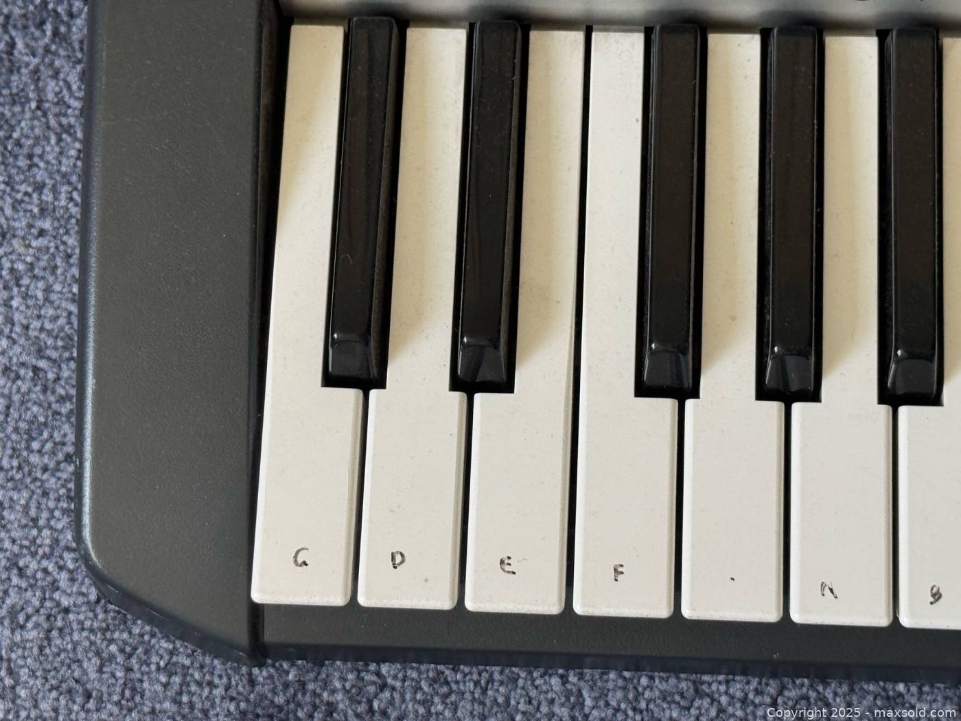 Casio CTK-481 electronic keyboard and X-stand | Maxsold