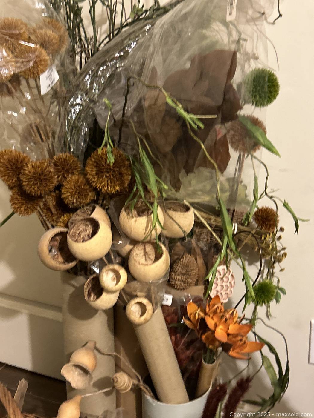 Natural floral arrangement supplies and baskets | Maxsold