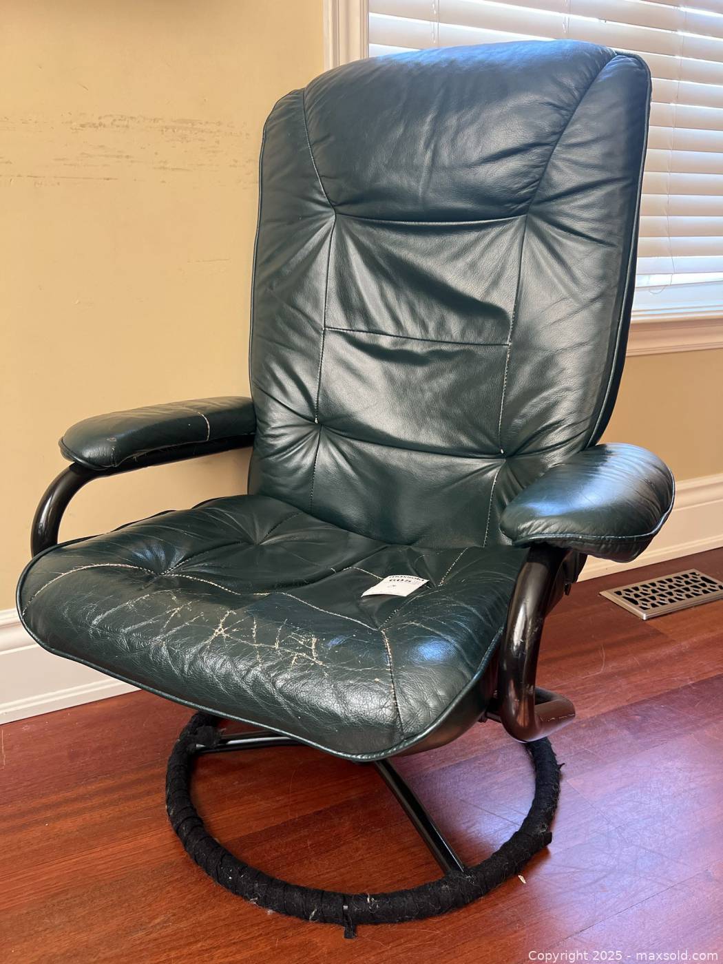Stressless green leather swivel recliner chair | Maxsold
