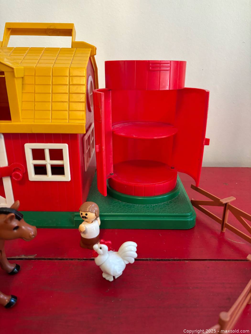 Fisher-Price Little People barn, silo, figures & animals | Maxsold