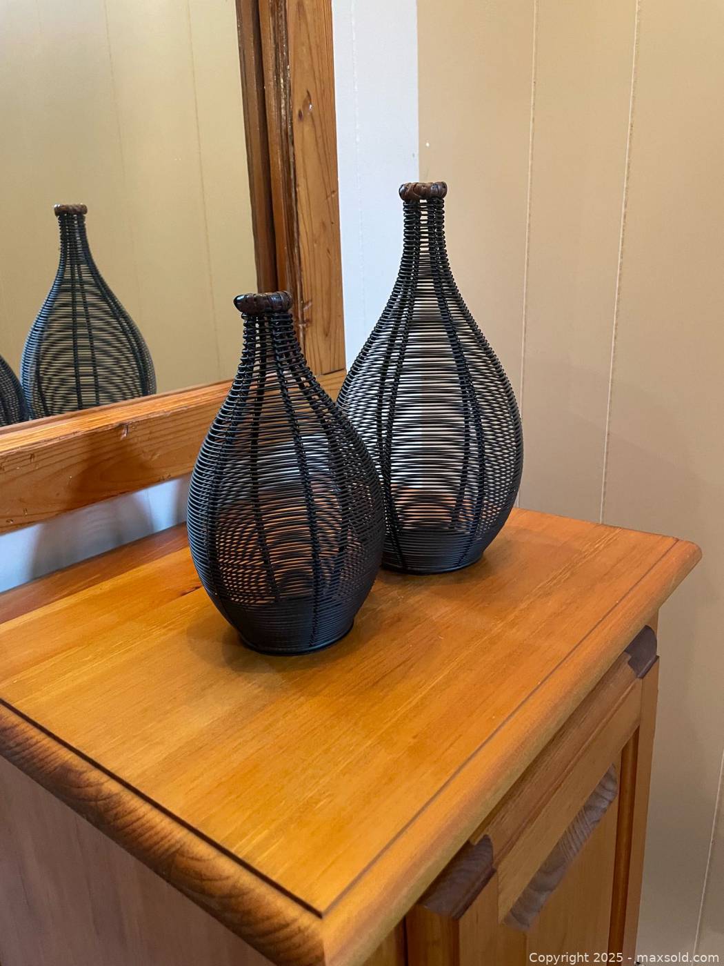 Black metal wire decorative vases | Maxsold