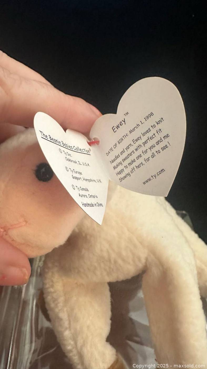 Ty Beanie Baby Ewey plush lamb 1998-99 tag error | Maxsold