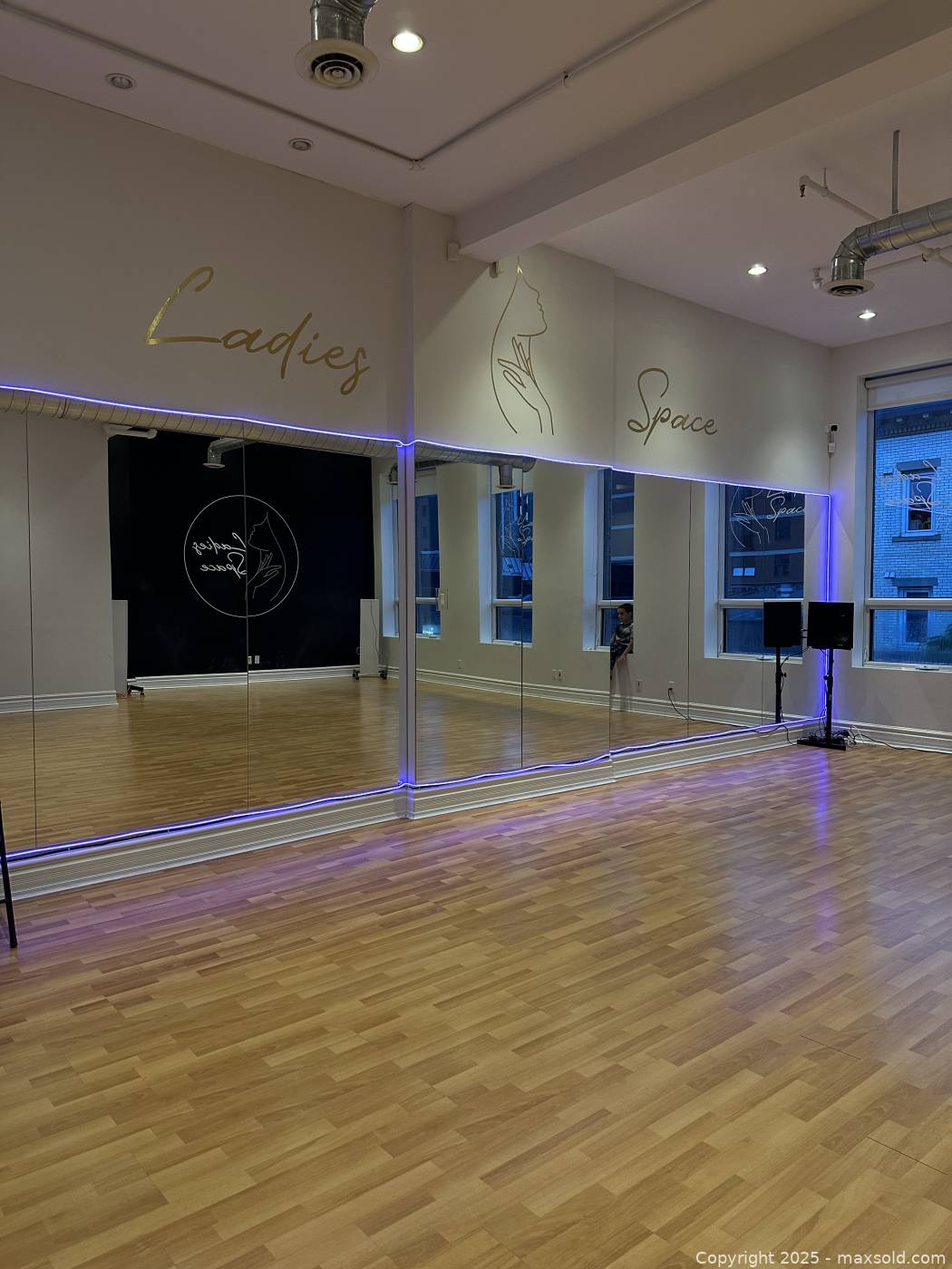 Beginner dance class at Ladies Space | Maxsold