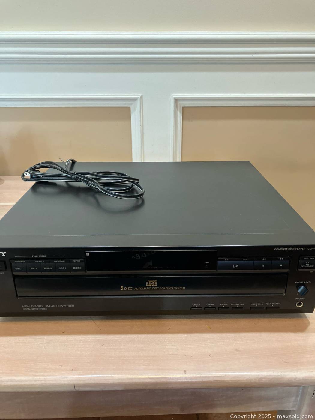 Sony CDP-C325 5-Disc CD Player | Maxsold