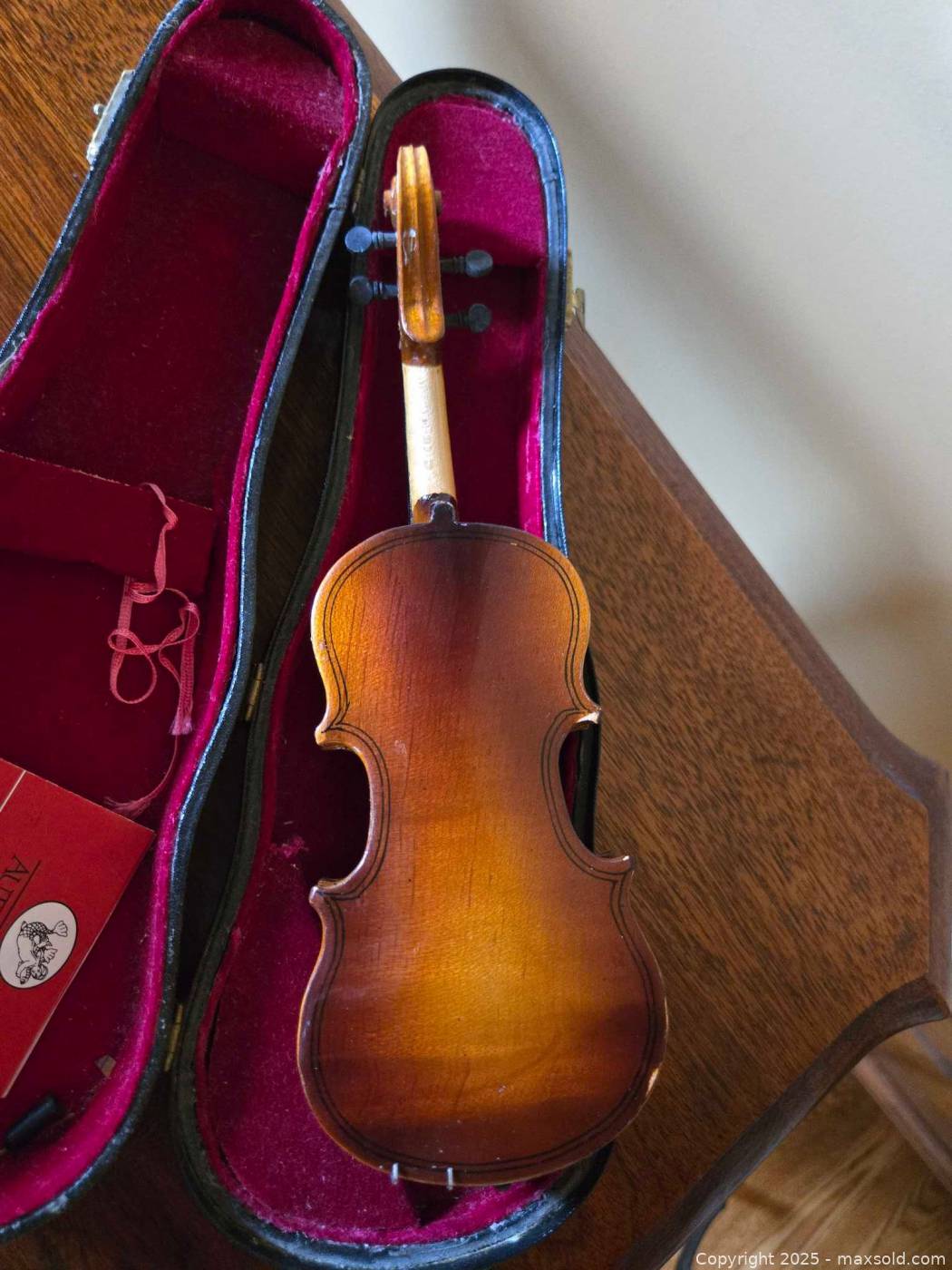 Authentic Models miniature decorative violin with case | Maxsold