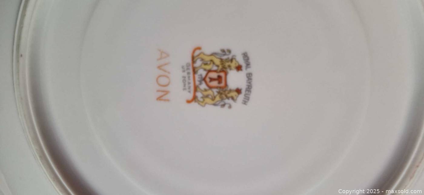 Royal Bayreuth Avon porcelain plates & cups | Maxsold