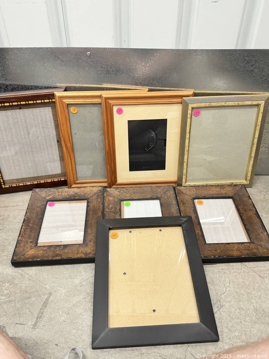 Assorted photo and picture frames 8pcs 11x14 to 4x6 | Maxsold