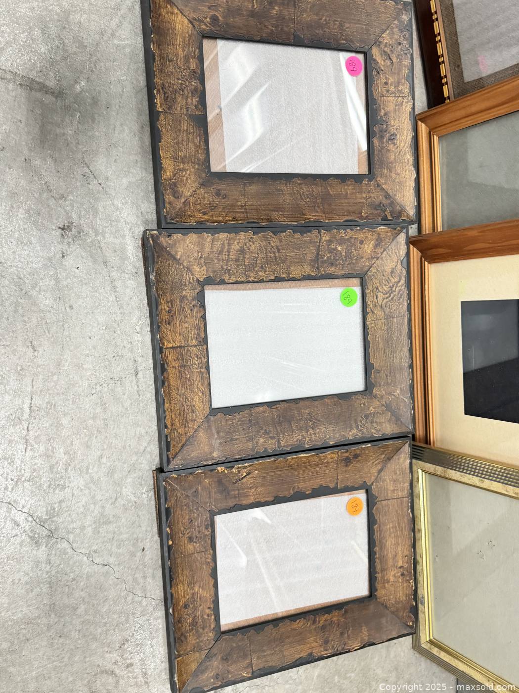 Assorted photo and picture frames 8pcs 11x14 to 4x6 | Maxsold