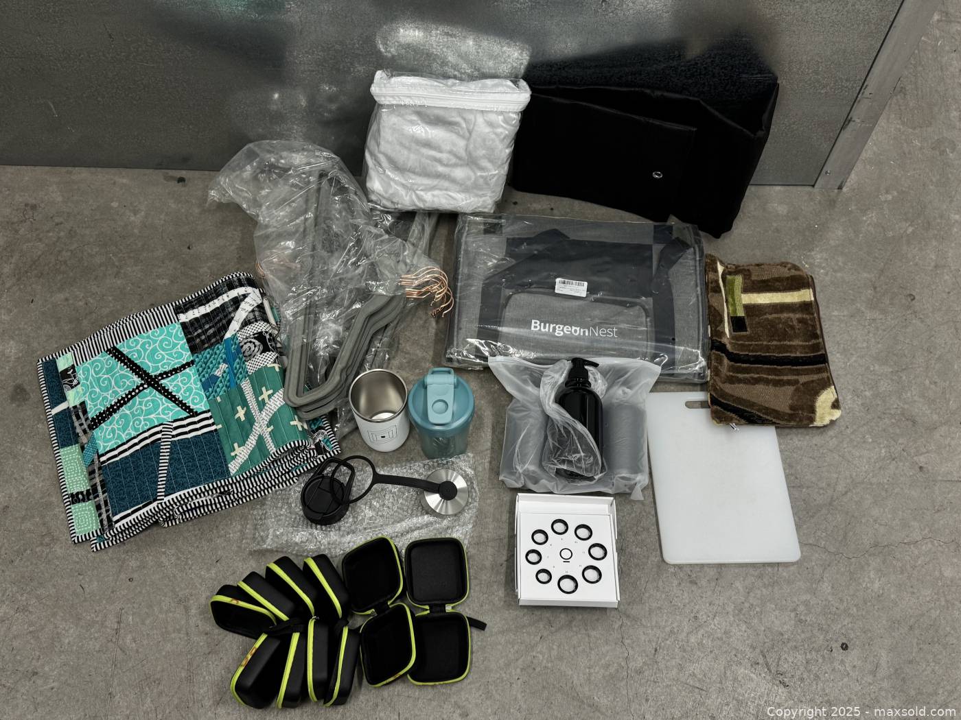 Household and miscellaneous bundle | Maxsold