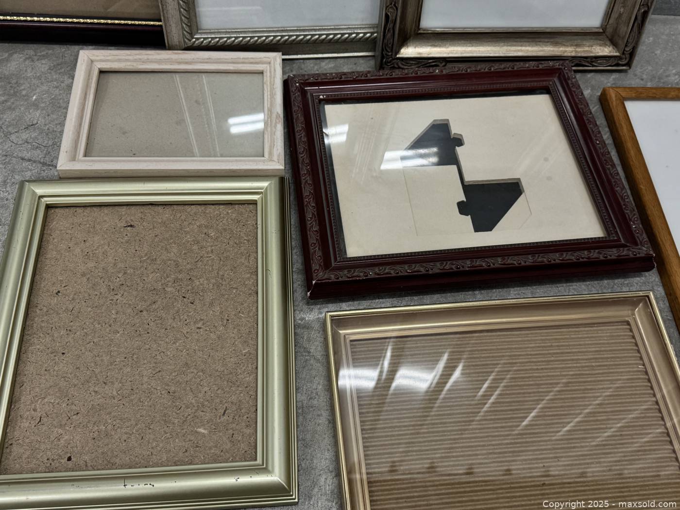 Lot of 8 assorted picture frames | Maxsold