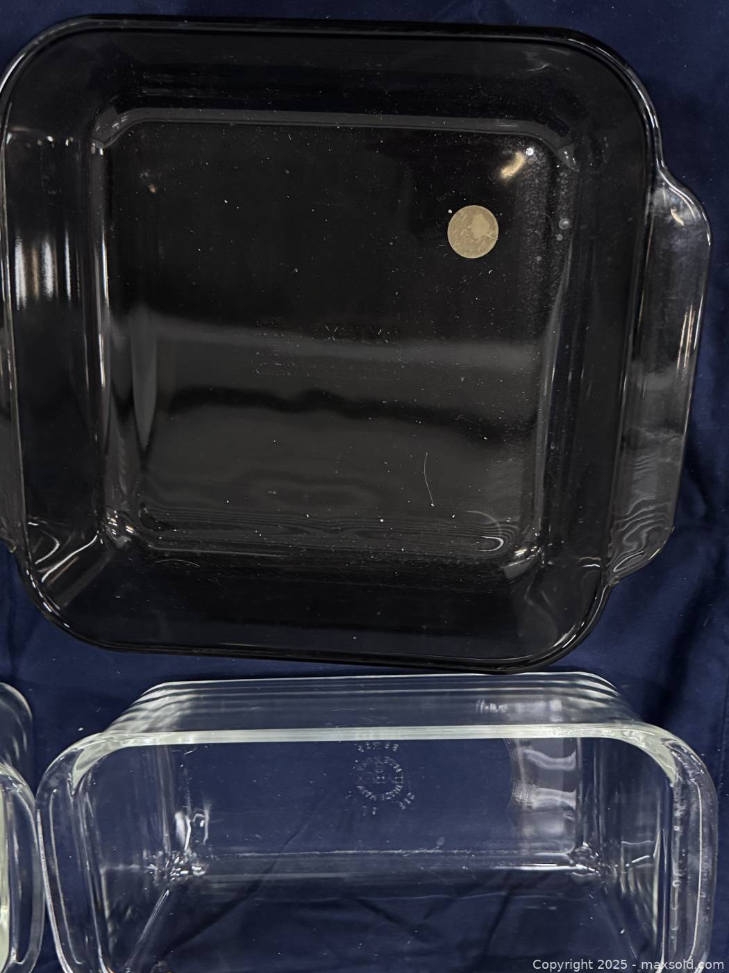 Pyrex glass square baking dishes and loaf pans | Maxsold