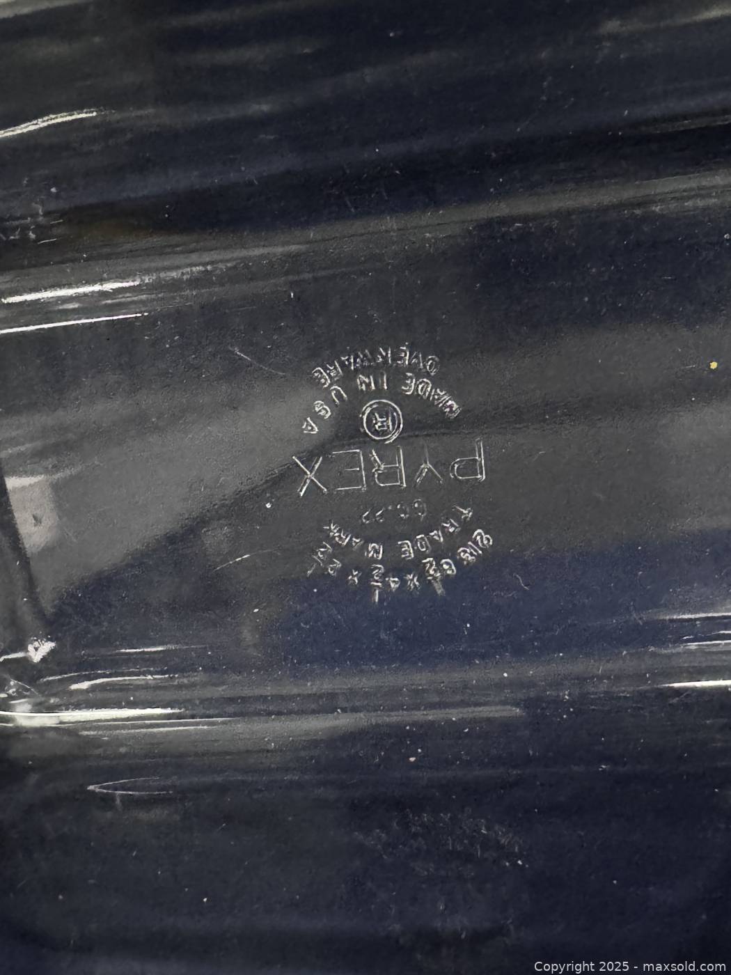 Pyrex glass square baking dishes and loaf pans | Maxsold