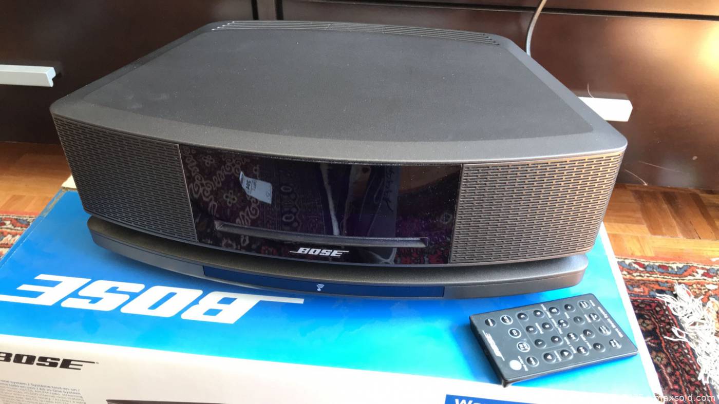 Bose Wave SoundTouch music system with remote and power cord | Maxsold