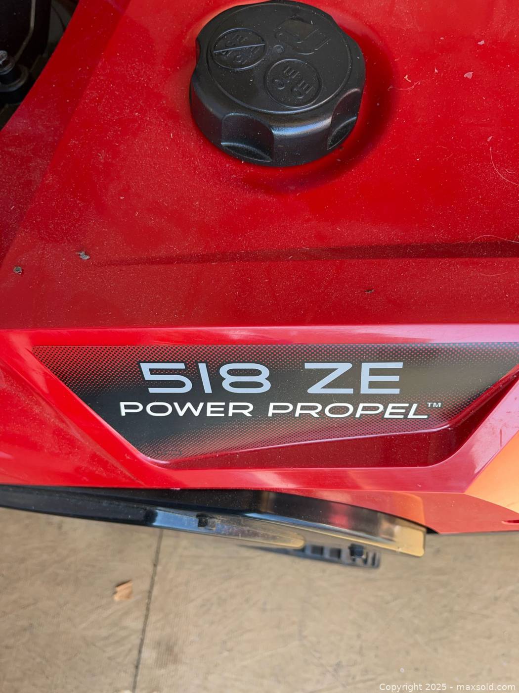 Toro Power Clear 518 ZE Single-Stage Snow Blower | Maxsold