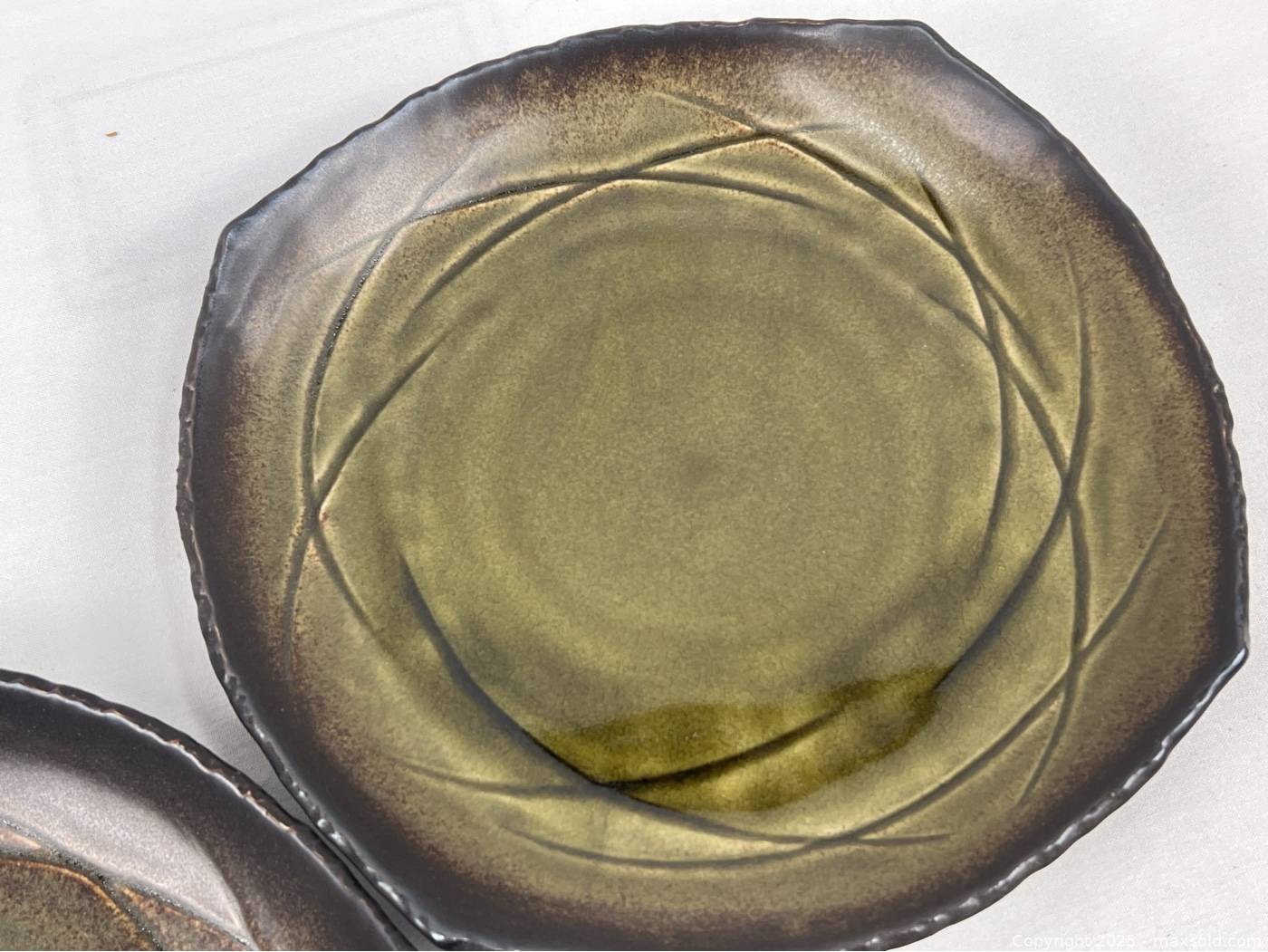Pair 10-inch Japanese ceramic serving dishes | Maxsold