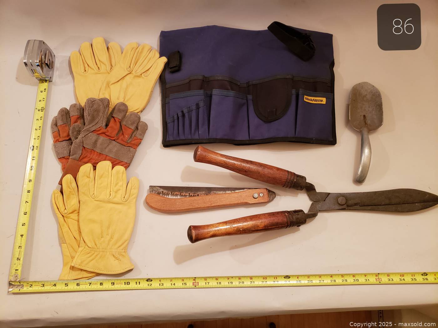 Gardening apron, hedge shears, folding saw, spade and 3 pairs large ...