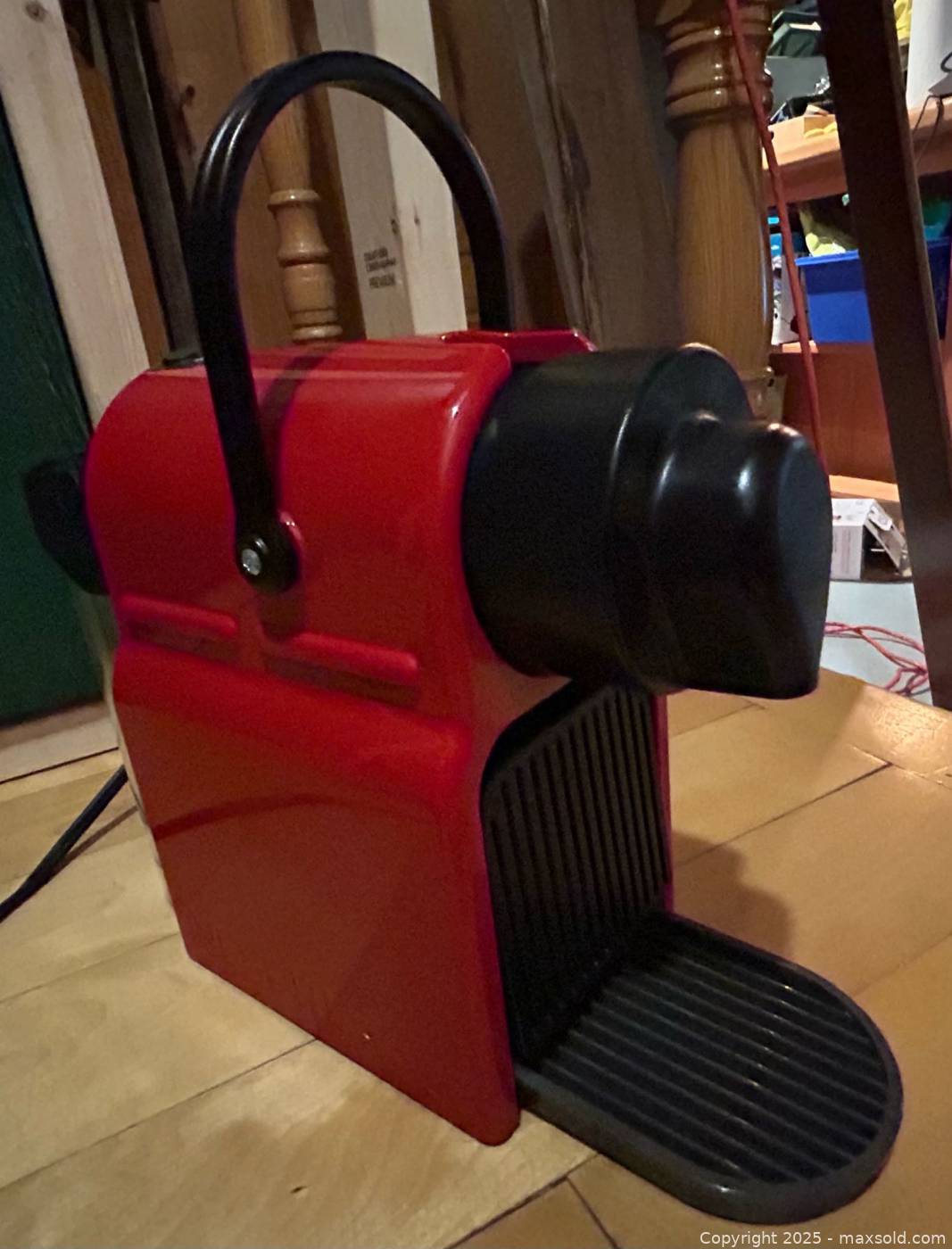 Breville Nespresso Inissia espresso machine | Maxsold