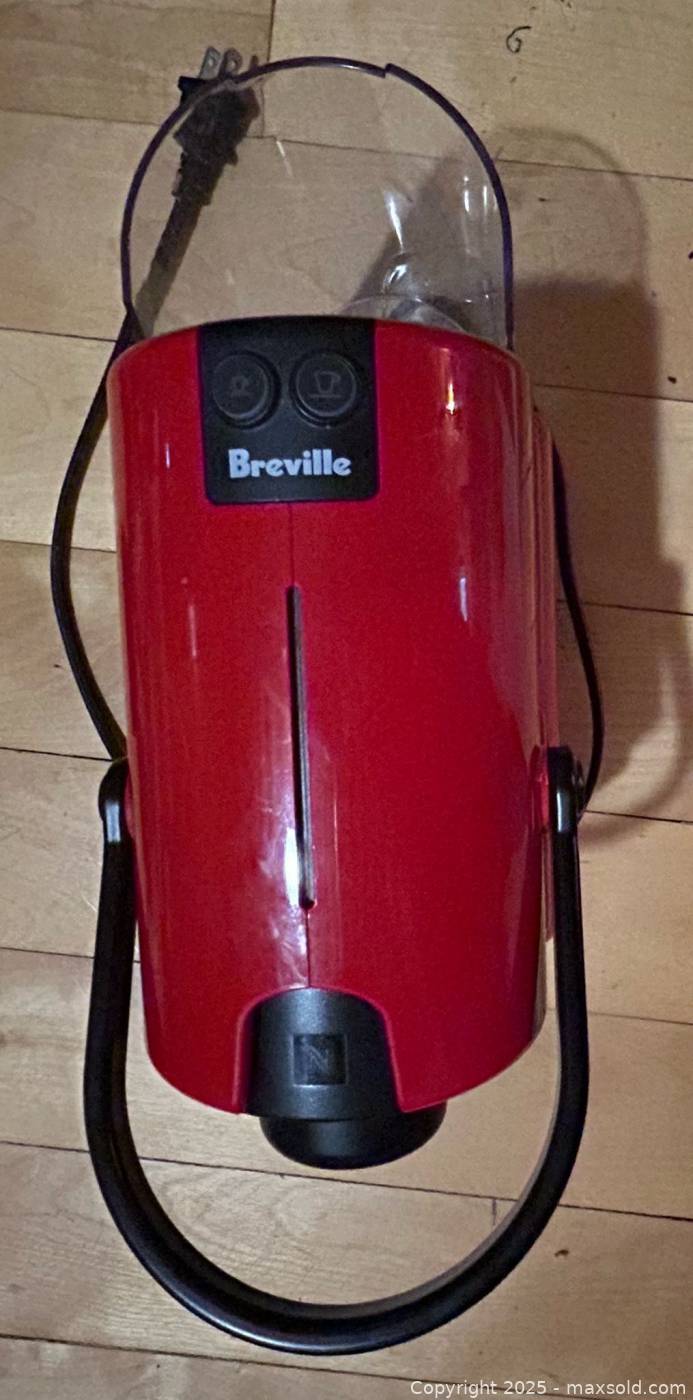 Breville Nespresso Inissia espresso machine | Maxsold