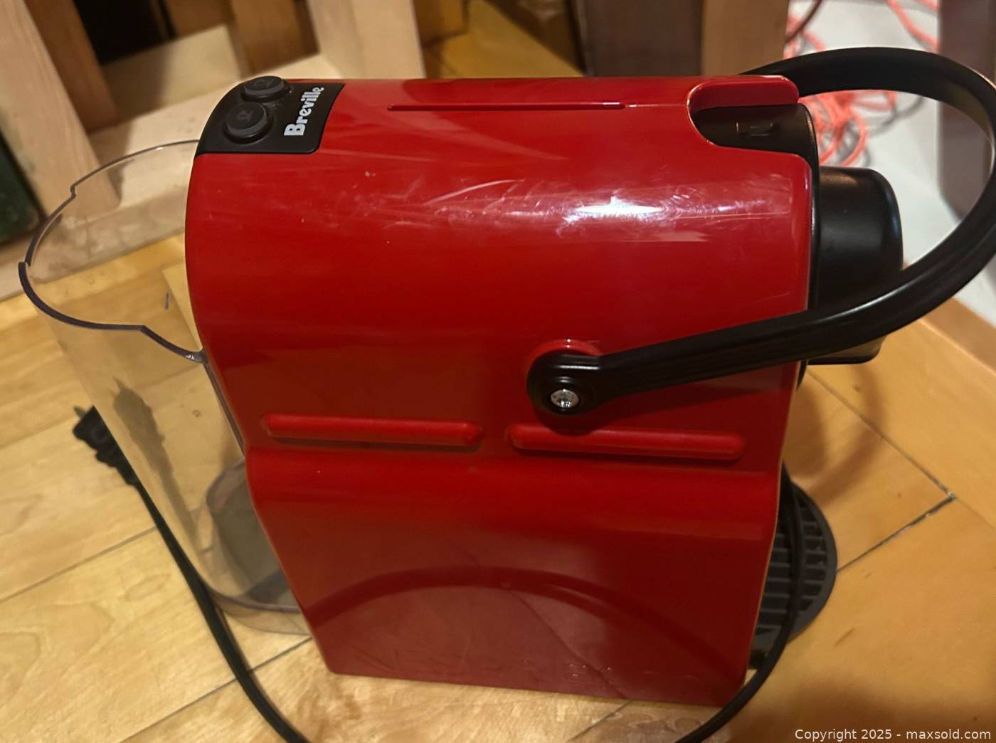 Breville Nespresso Inissia espresso machine | Maxsold