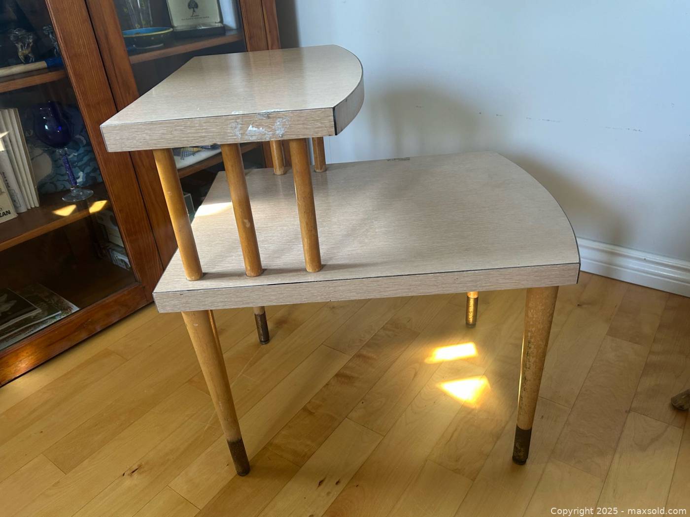 Mid-Century Modern two-tier step end table | Maxsold