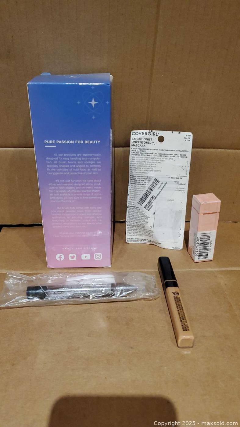 Makeup brushes, mascara, lip oil, concealer, multi stick (5) | Maxsold