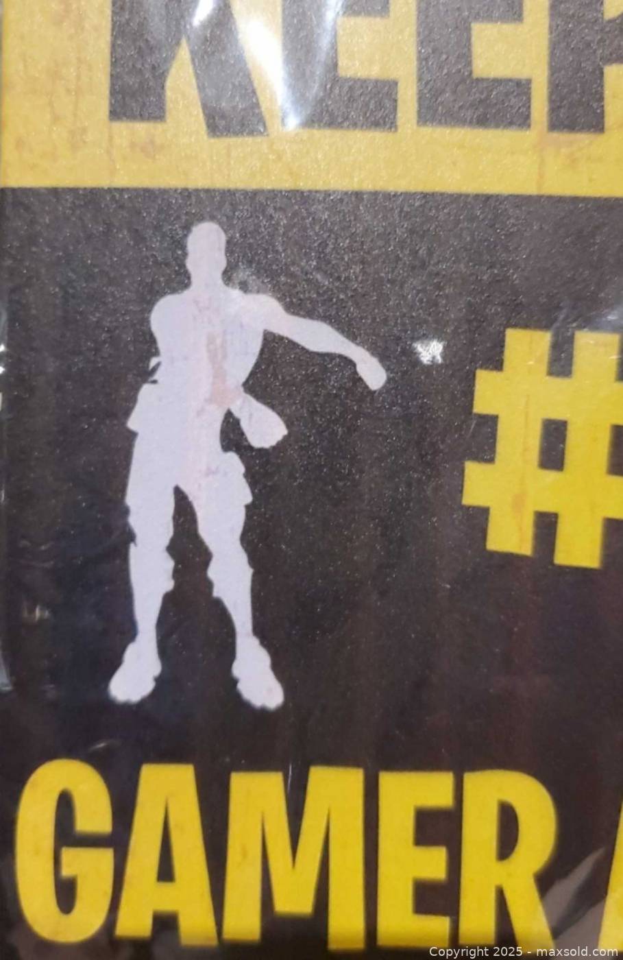 Gamer Tin Sign Keep Out #1 Gamer at Work | Maxsold