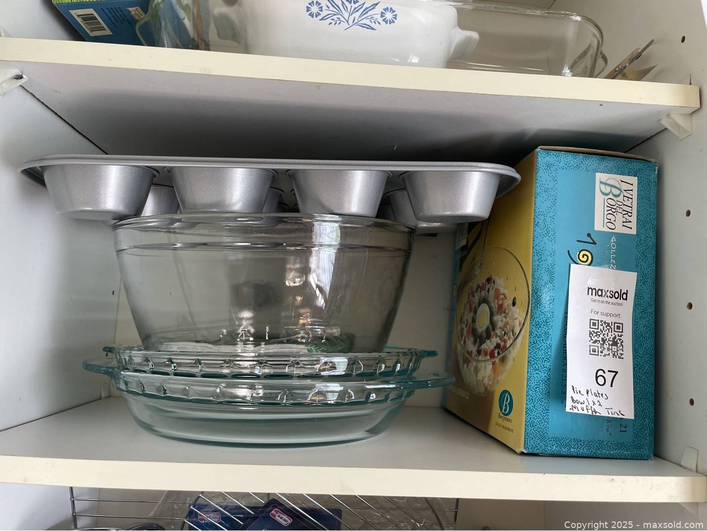 Pyrex pie plates, glass bowls, muffin tins | Maxsold