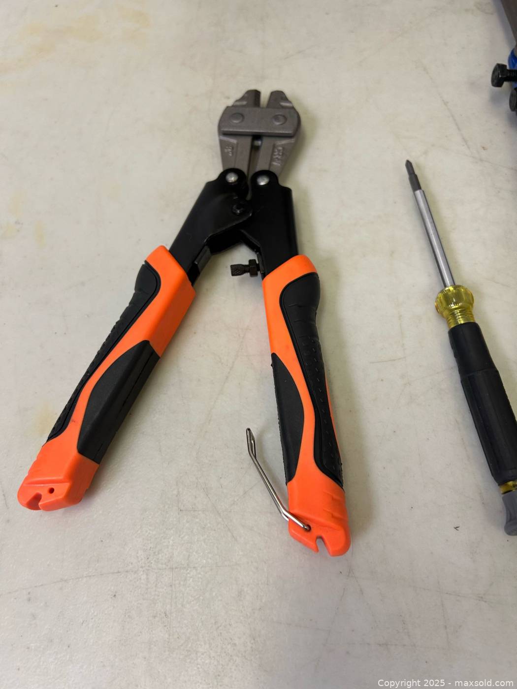 Bolt cutter set with case | Maxsold