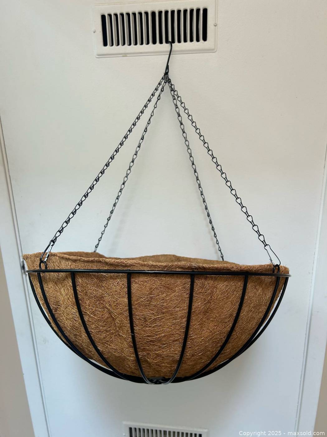 Arcadia Garden X-Large hanging basket | Maxsold