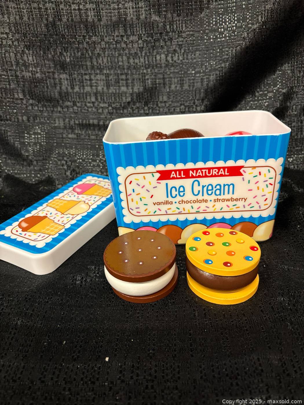 Melissa & Doug wooden ice cream sandwich play food set | Maxsold