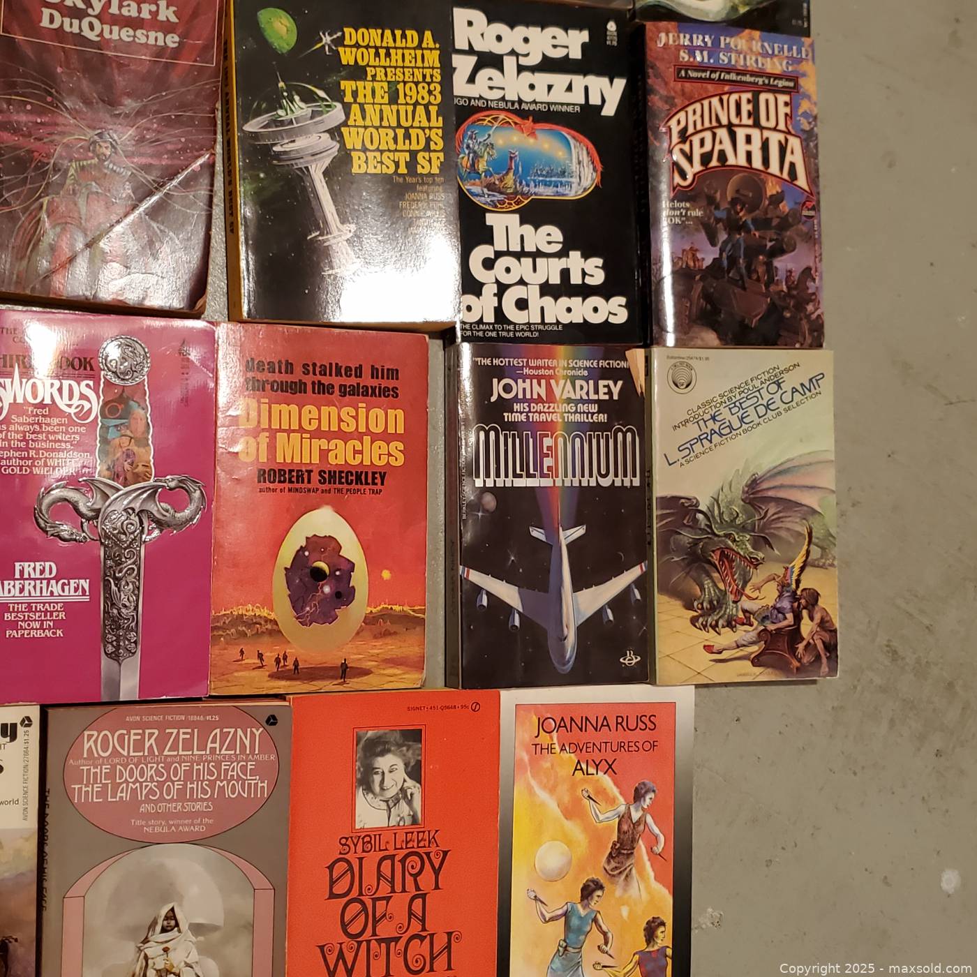 34 vintage sci-fi paperback books | Maxsold
