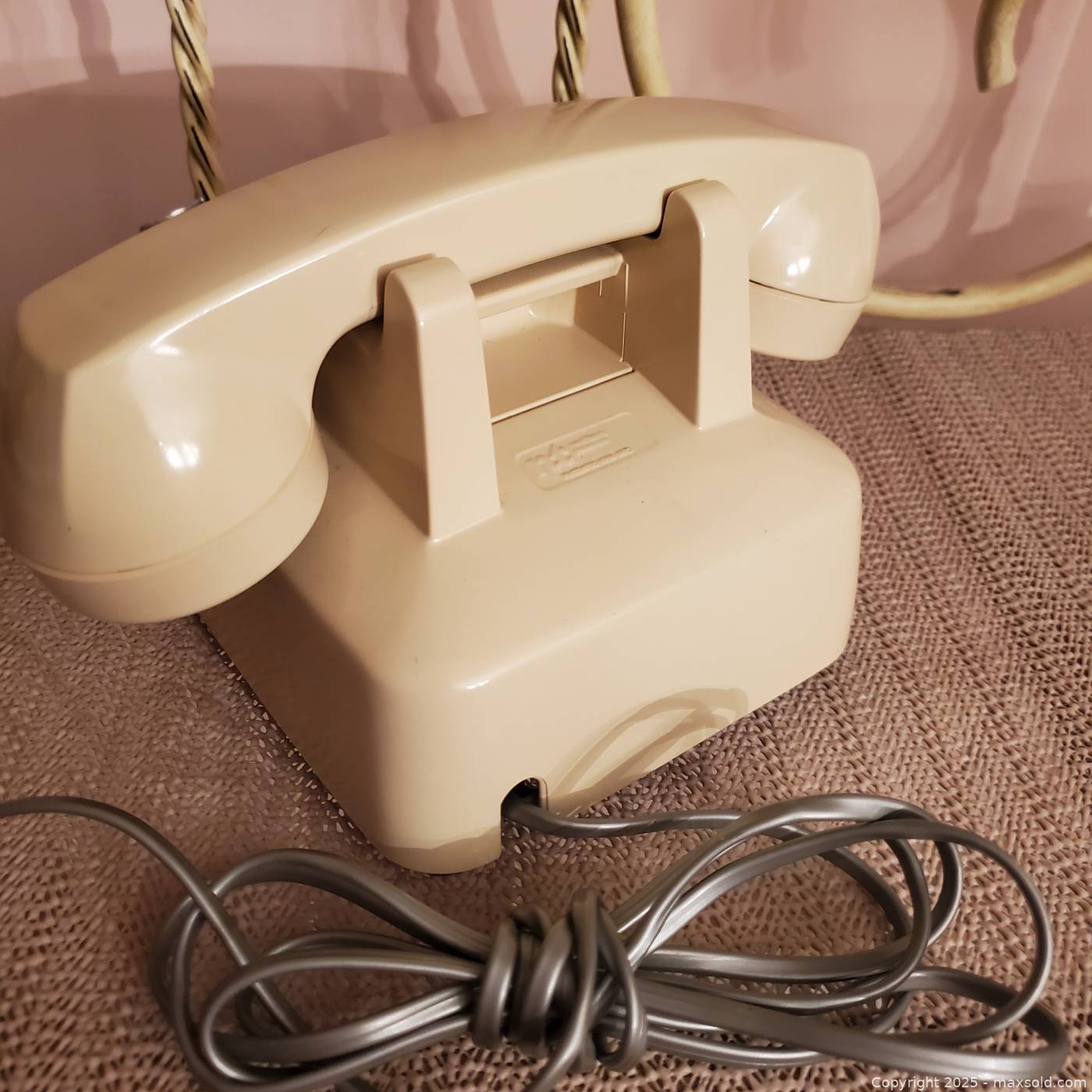 Vintage Bell rotary desk telephone | Maxsold