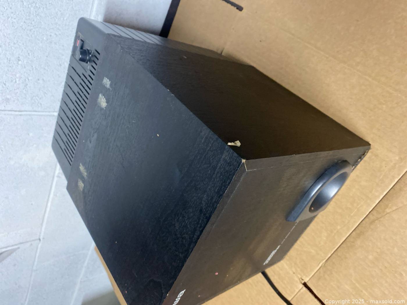 Aiwa powered subwoofer TS-W35 | Maxsold
