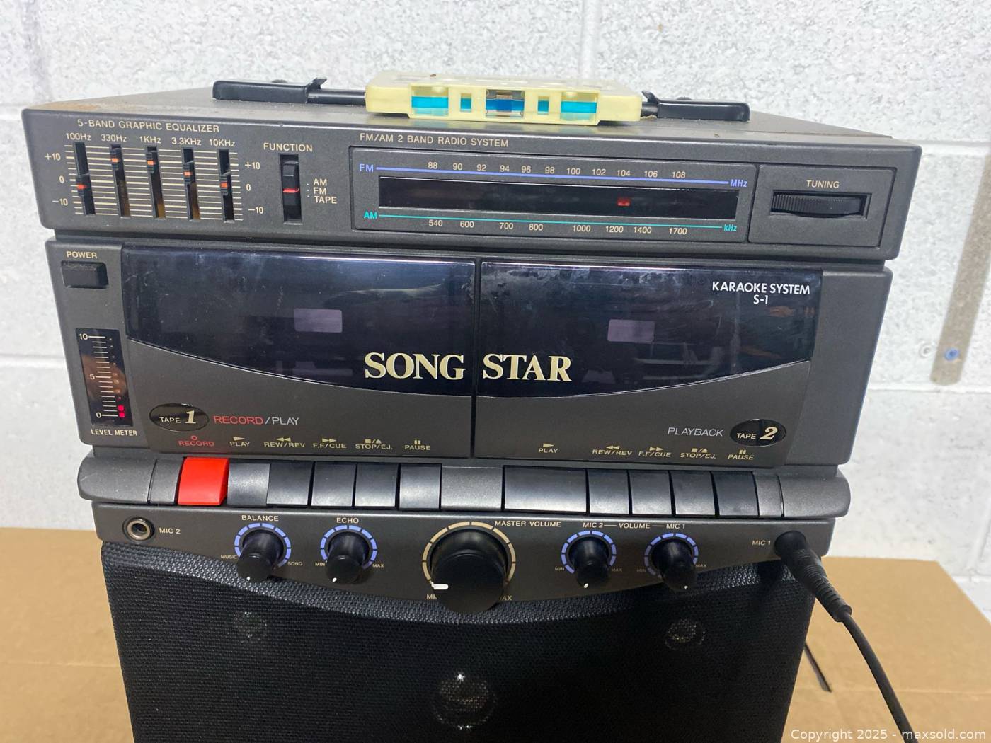 Casio Song Star karaoke system with microphone | Maxsold