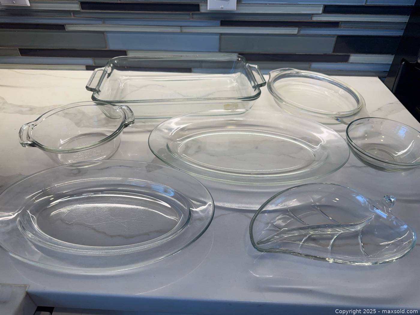 Clear Glass Bakeware and Serveware, 7 Pieces | Maxsold