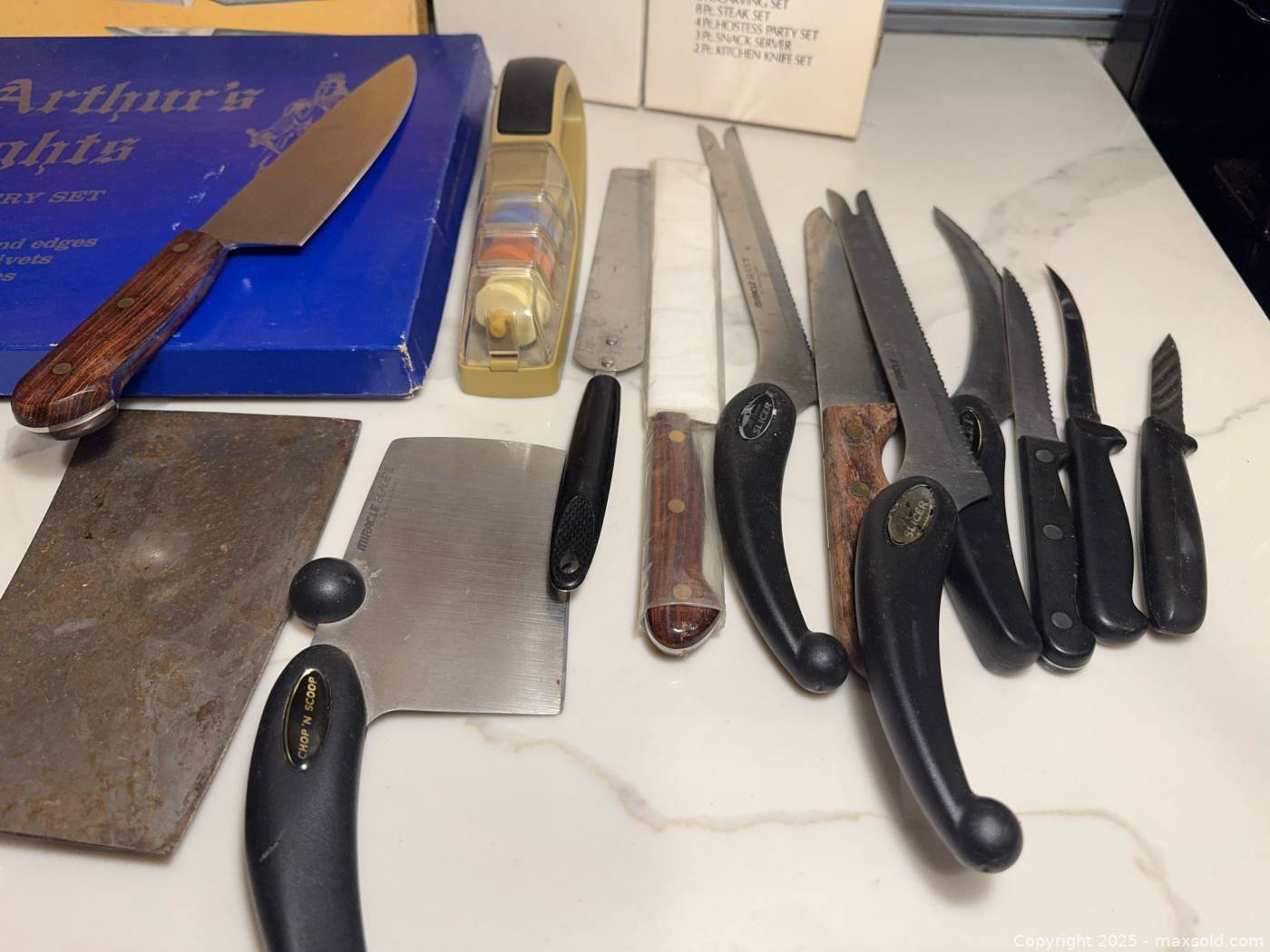 Assorted kitchen knives, cleavers and cutlery tools | Maxsold