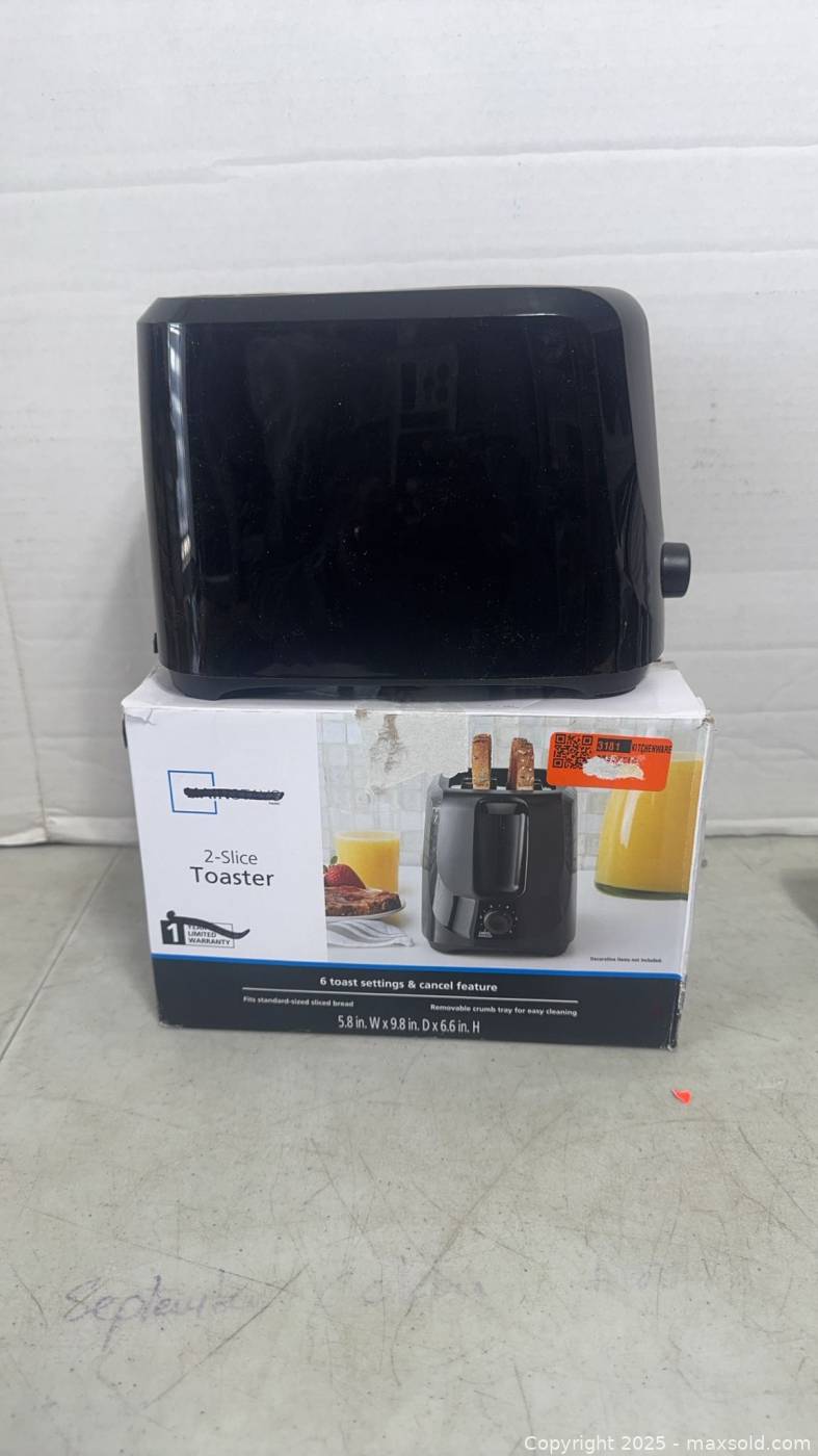Mainstays black 2-slice pop-up toaster with box | Maxsold