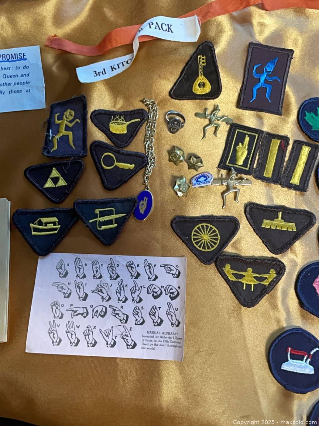 Vintage Brownie & Girl Guide Badges Pins Cards ~60 pcs | Maxsold
