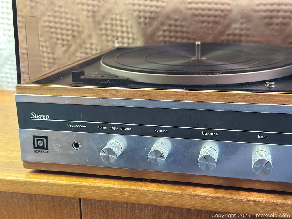 Noresco solid state NC-341 stereo with built-in Dual 1210 turntable and ...