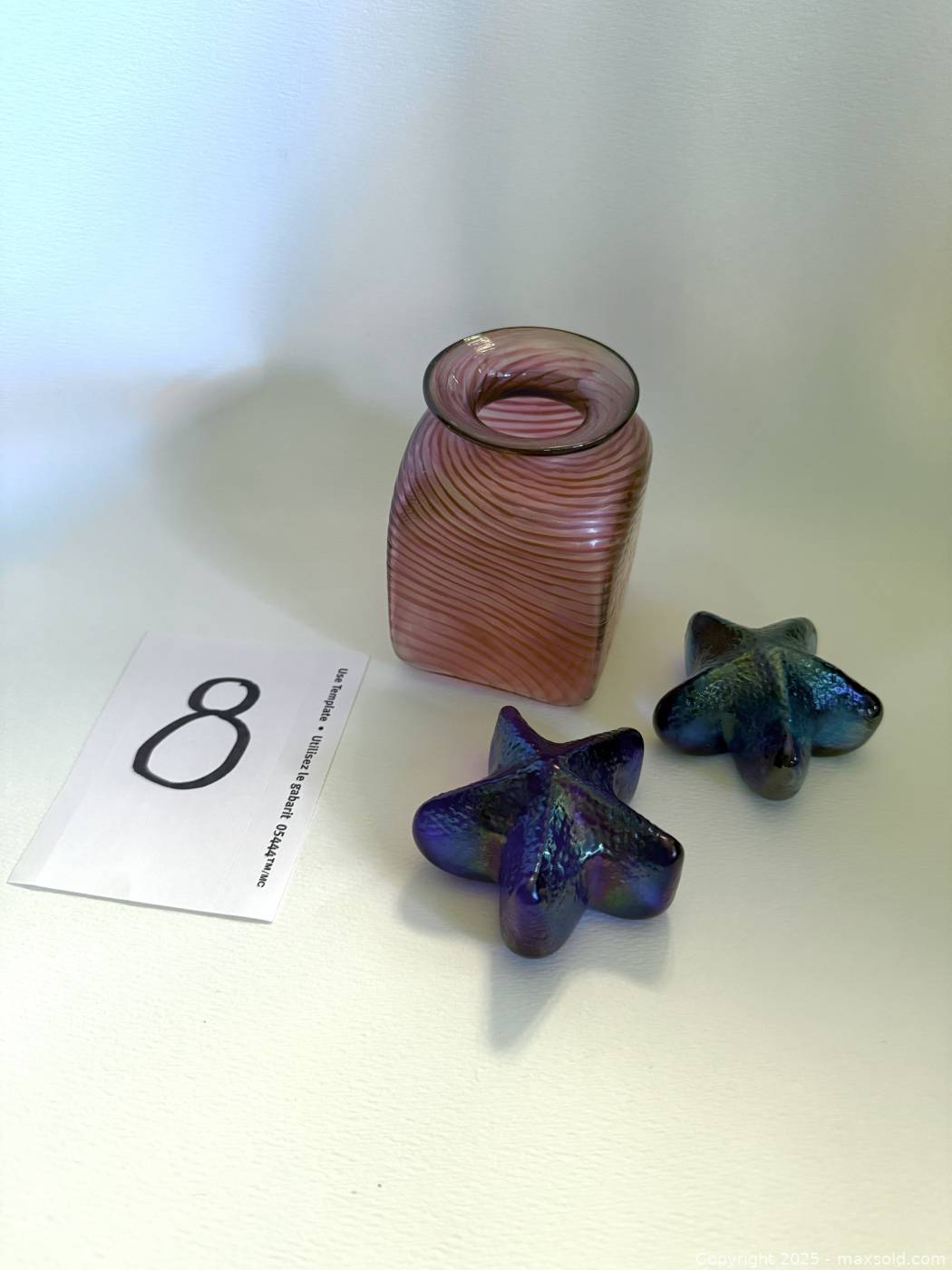 Robert Held glass starfish paperweights and pink bud vase | Maxsold