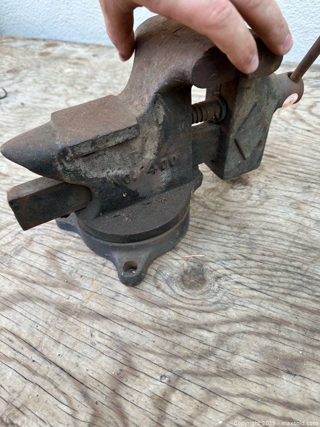 Littlestown swivel bench vise | Maxsold
