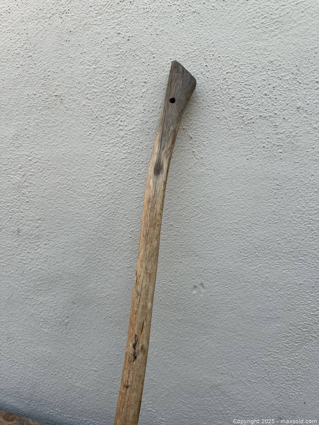 Stanley USA steel axe | Maxsold