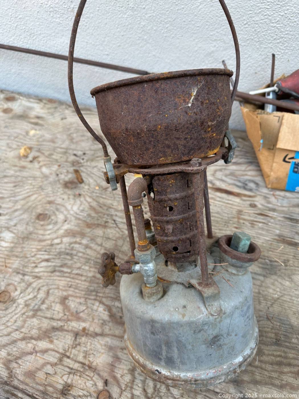 Clayton & Lambert portable lead furnace | Maxsold