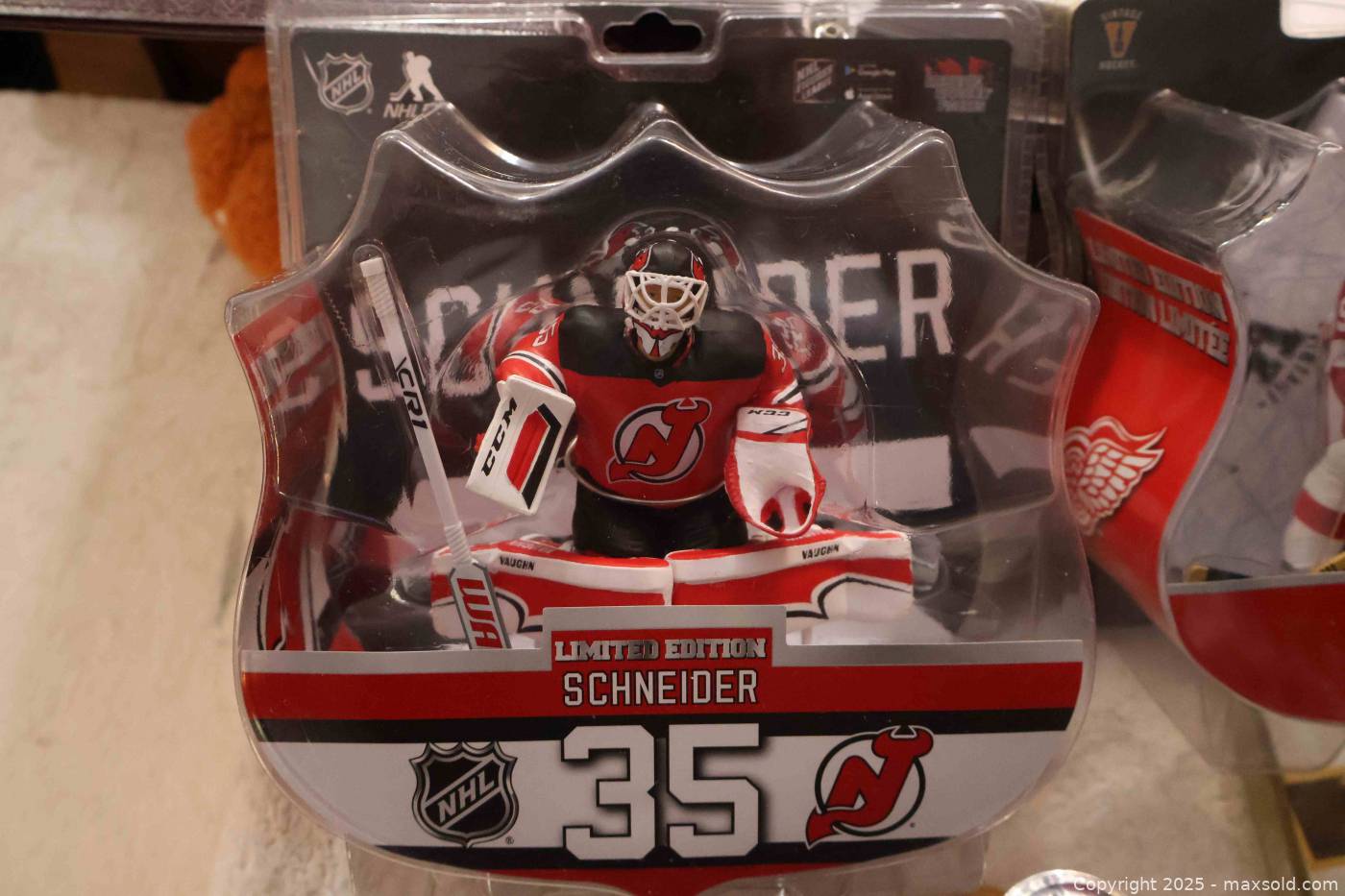 NHL limited edition Schneider, Howe, Esposito figurines with 2 ...