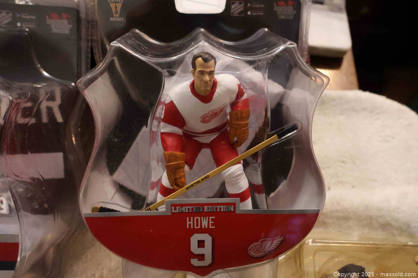 NHL limited edition Schneider, Howe, Esposito figurines with 2 ...