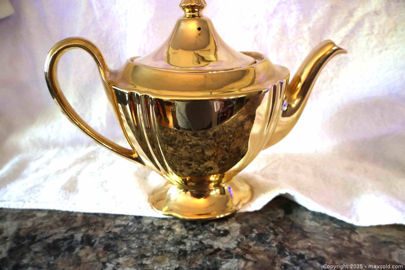Royal Winton Old Gold teapot | Maxsold