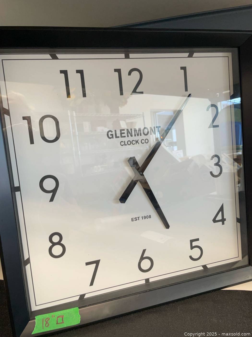 Four battery wall and tabletop clocks | Maxsold