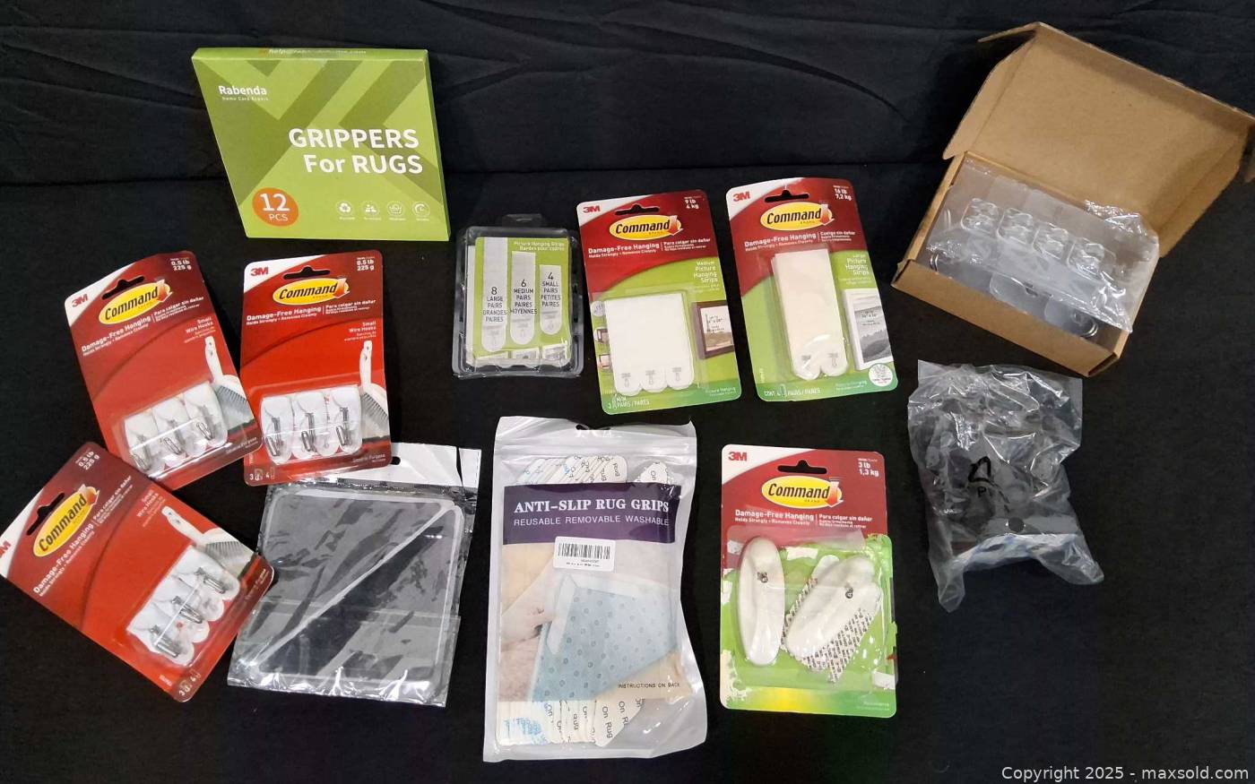 3M Command hooks, strips and rug grippers | Maxsold